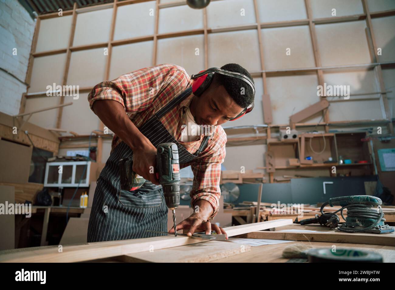 African american woodworker hi-res stock photography and images - Alamy