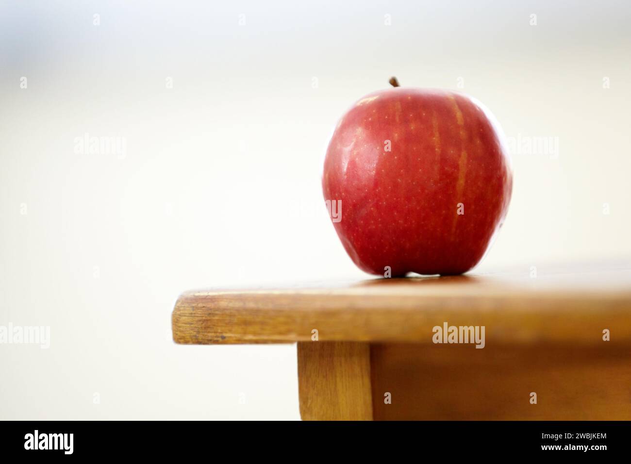 Young kid eating apple hi-res stock photography and images - Alamy