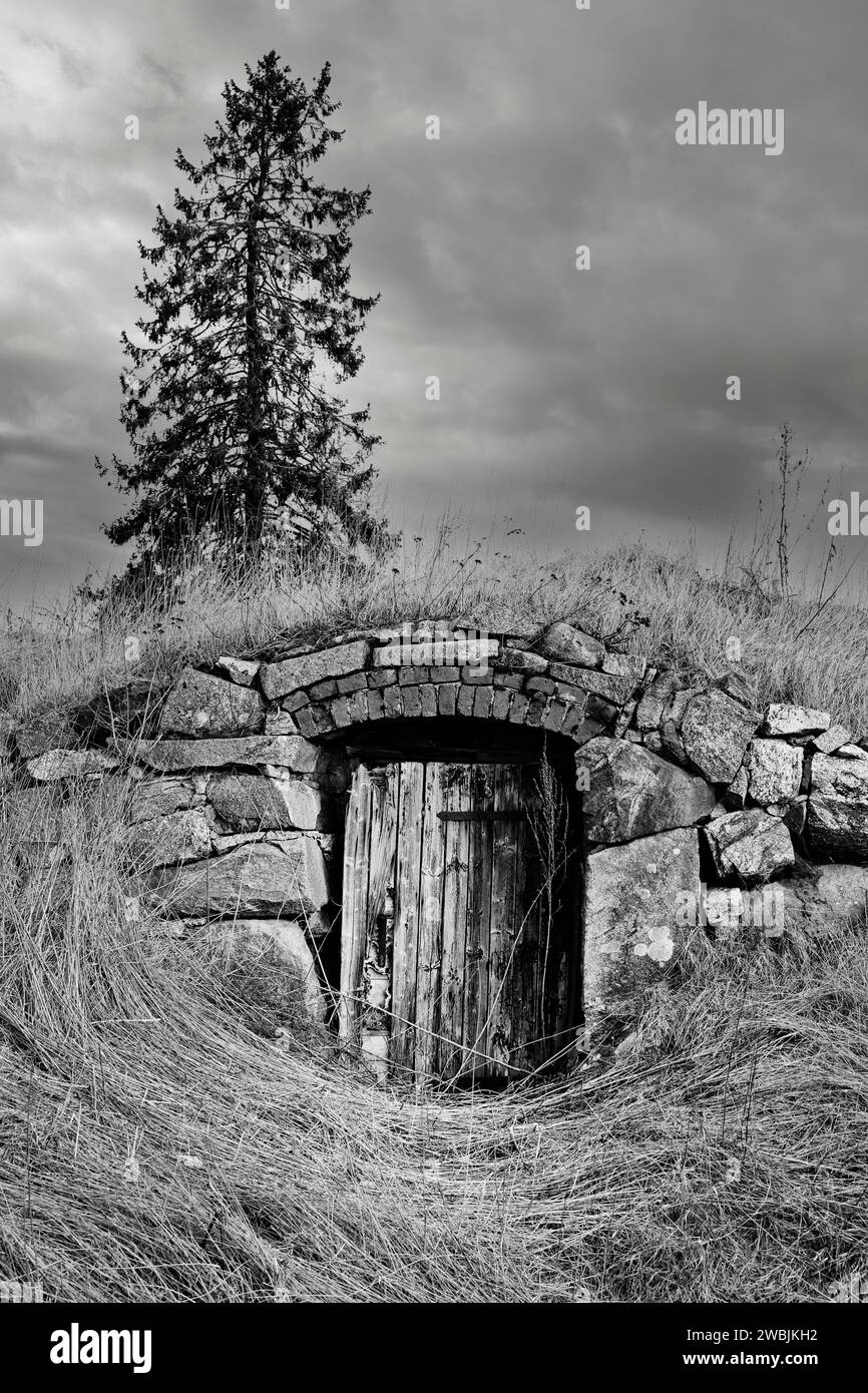 Earth cellar hi-res stock photography and images - Alamy