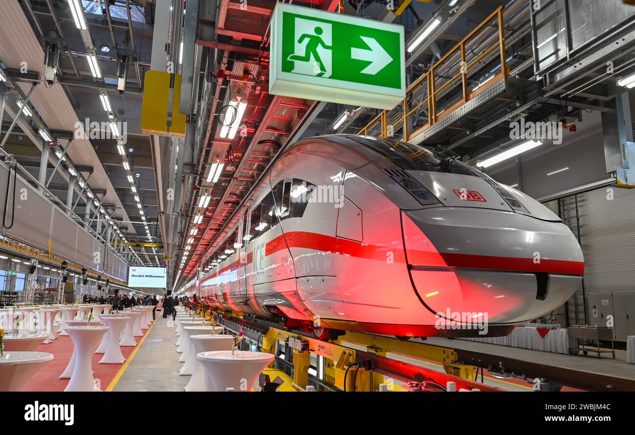 Cottbus, Germany. 11th Jan, 2024. An ICE train stands in the hall at ...