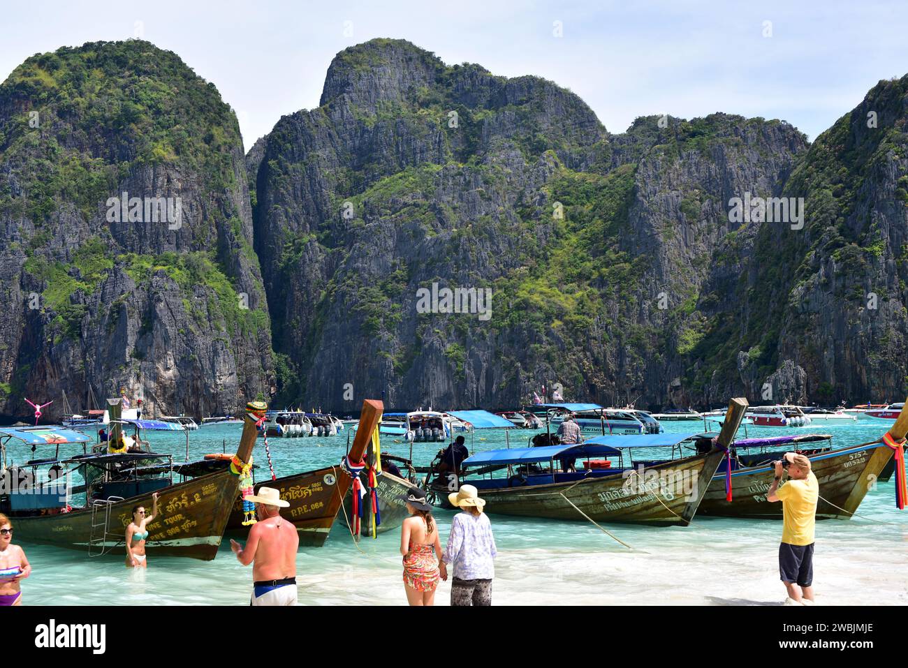 Ko Phi Phi Le Island, Maya Bay. Phi Phi Archipelago, Thailand Stock ...