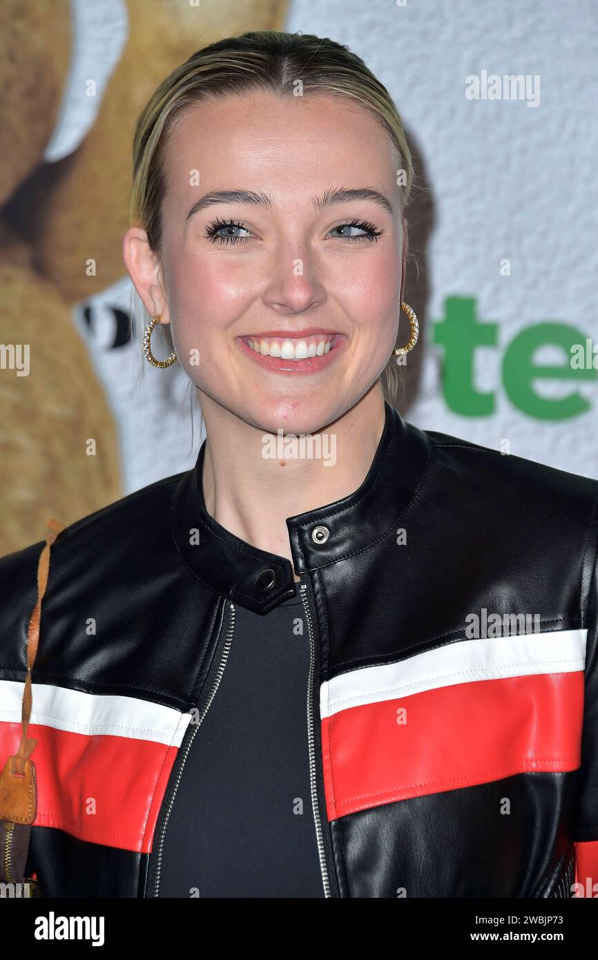 Cameron Doan bei der Premiere der Peacock Serie Ted im AMC The Grove ...