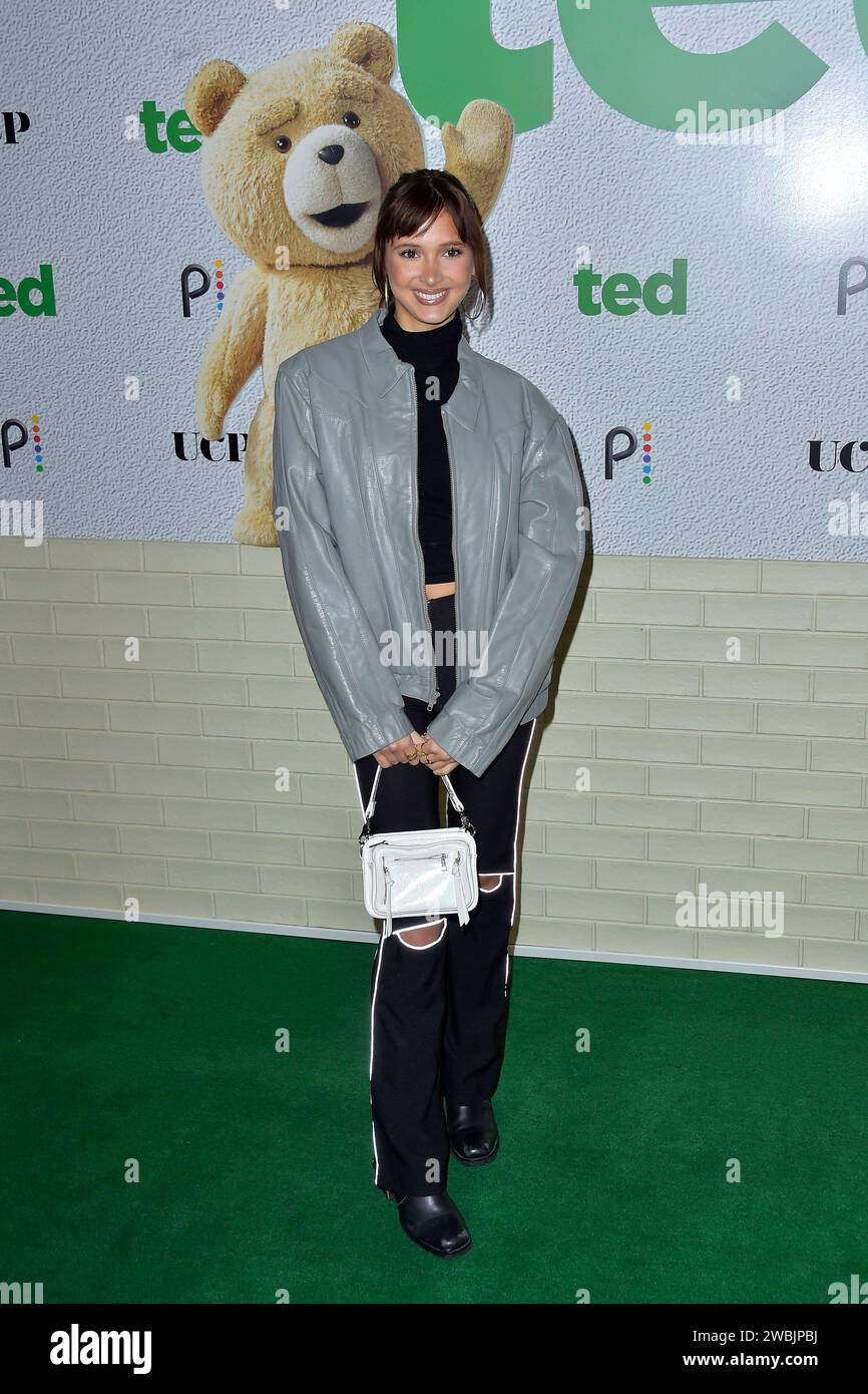 Mitsana Sanderson bei der Premiere der Peacock Serie Ted im AMC The ...