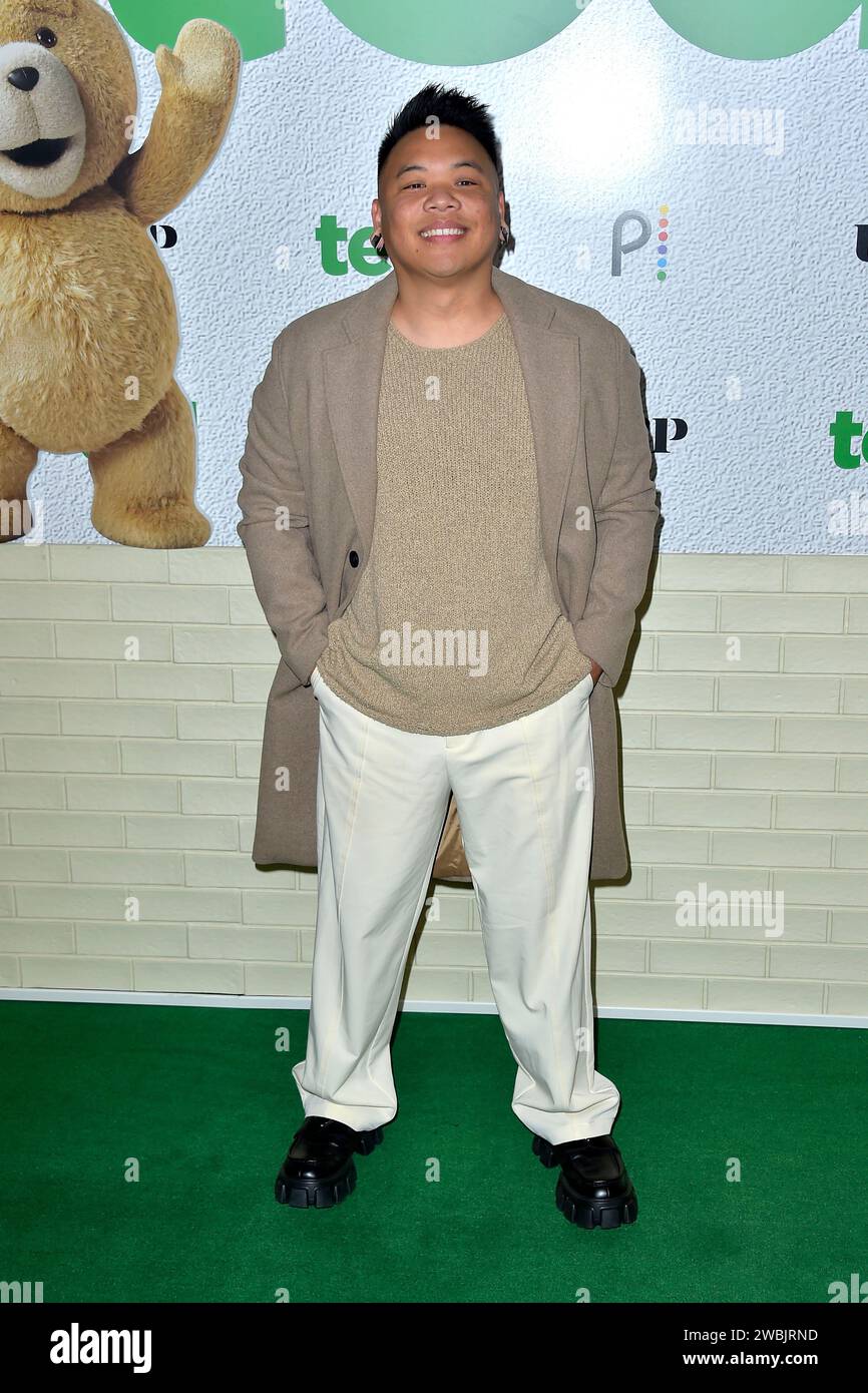 AJ Rafael bei der Premiere der Peacock Serie 'Ted' im AMC The Grove ...