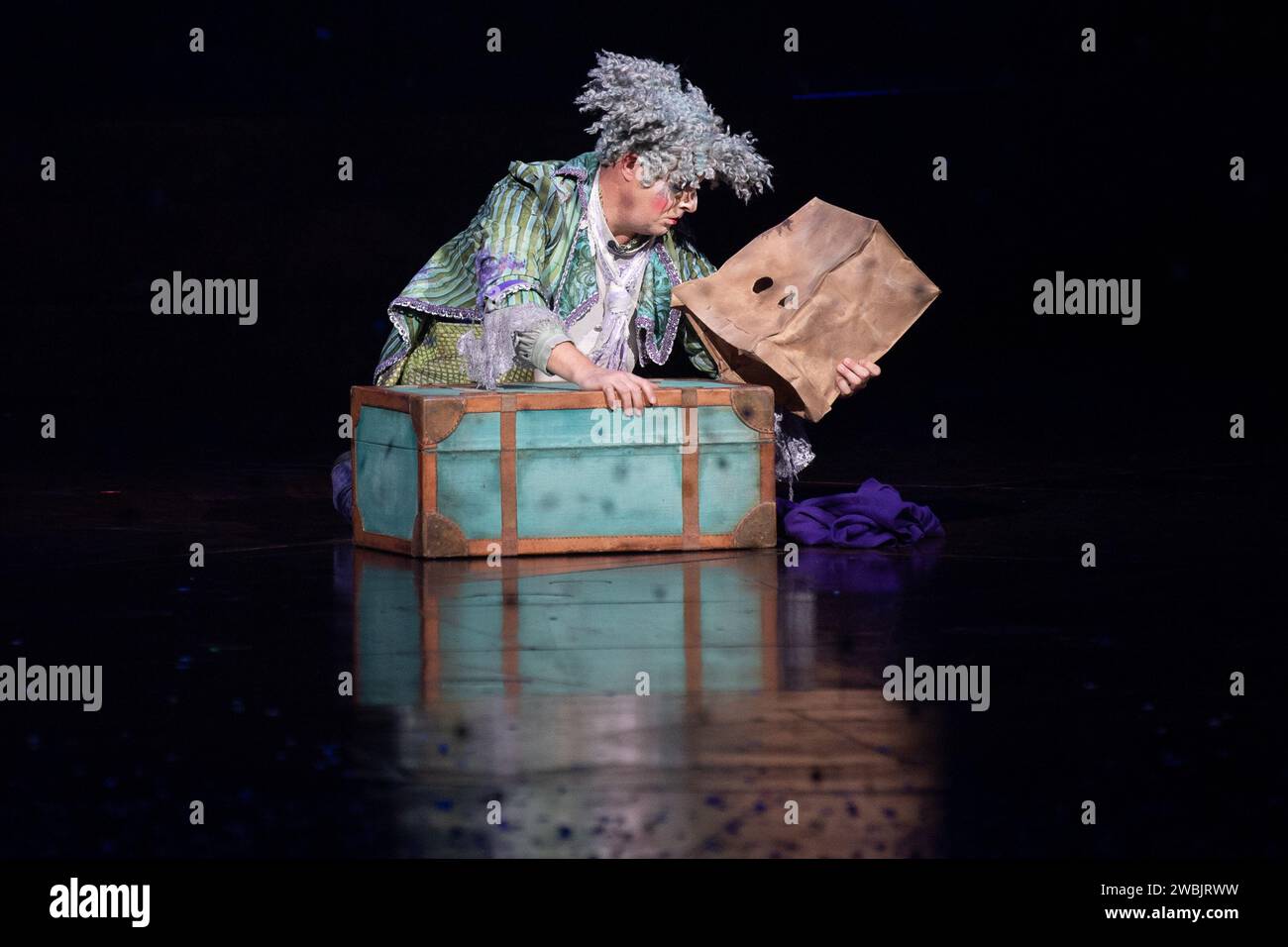 London, UK. 10 Jan, 2024. Pictured: Clown Pablo Gomis Lopez performs at ...