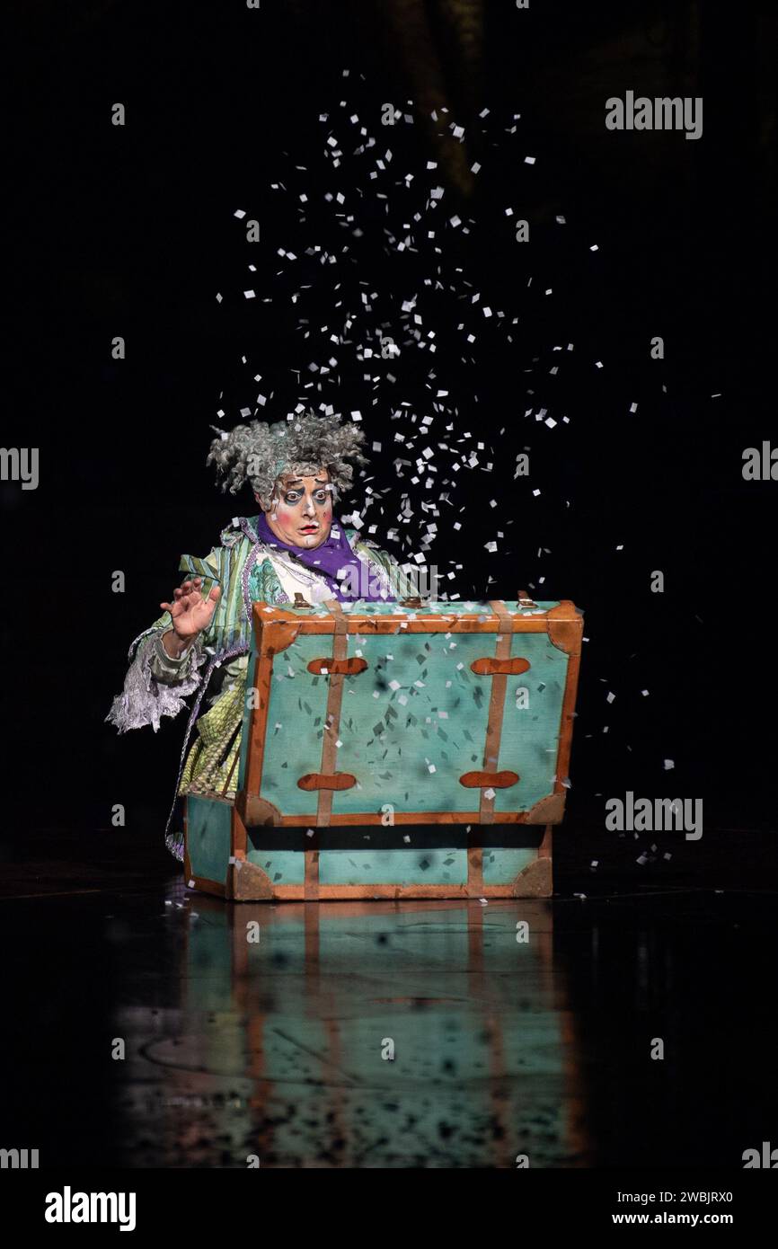 London, UK. 10 Jan, 2024. Pictured: Clown Pablo Gomis Lopez performs at ...