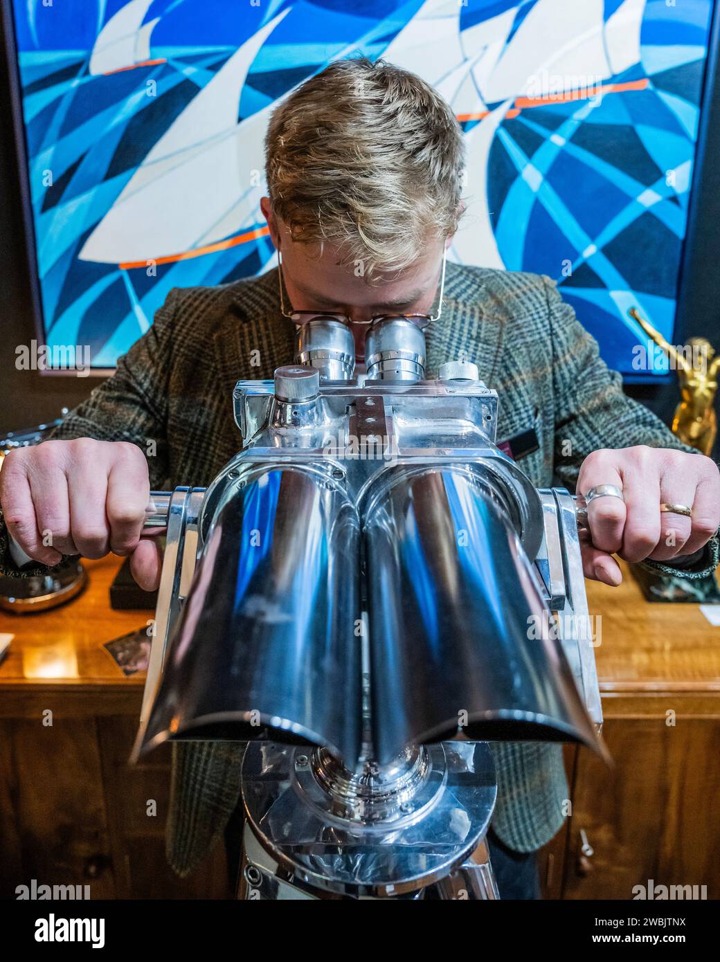 London, UK. 11th Jan, 2024. A pair of 1940 WW2 binoculars made by Emil ...
