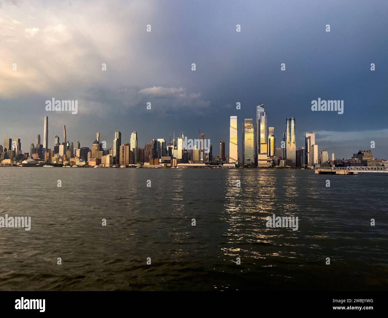 Viewpoint with flowers to enjoy the wonderful skyline in the background ...