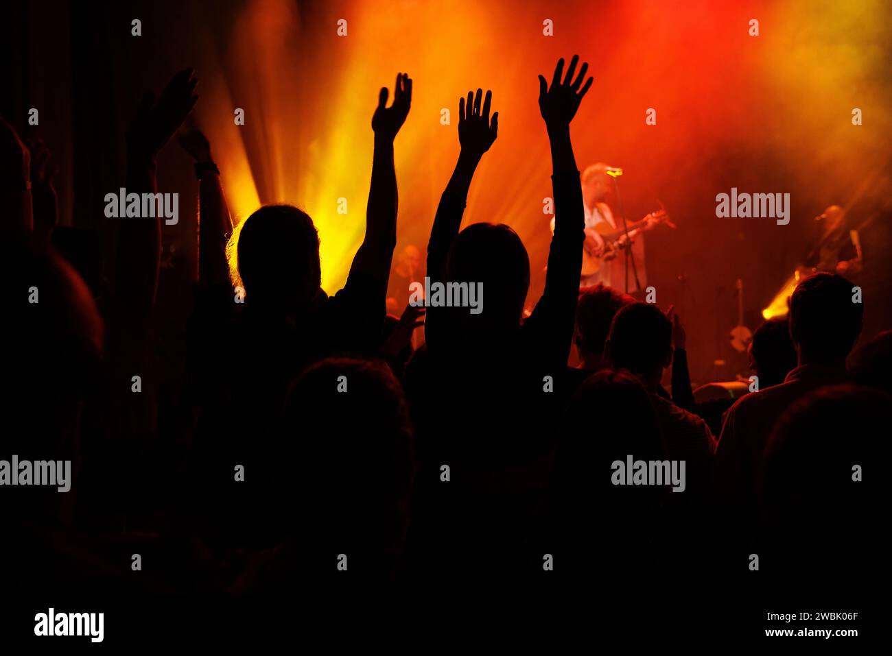 Large crowd music festival hi-res stock photography and images - Alamy