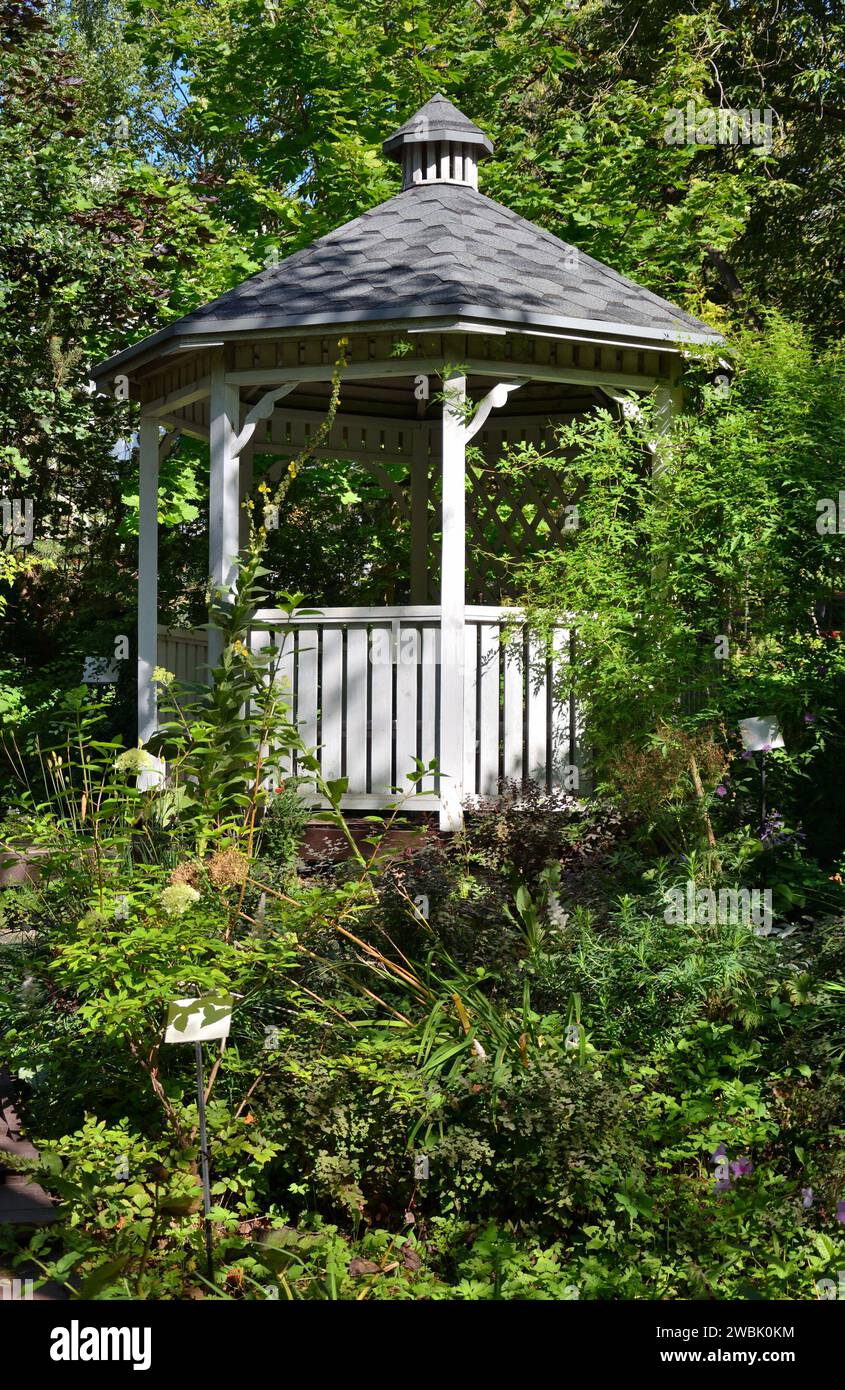 Beautiful gazebo in botanical garden hi-res stock photography and ...