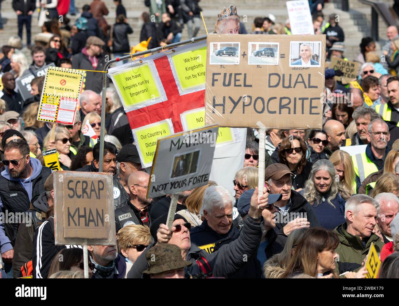 Protesters gather during an anti-ULEZ expansion protest around ...