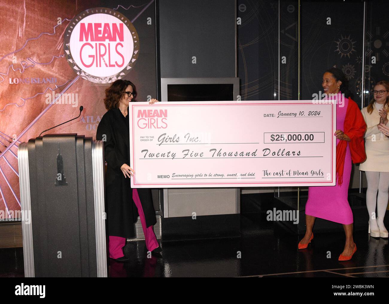 New York, NY, USA. 10th Jan, 2024. Tina Fey presents Stephanie J. Hull ...