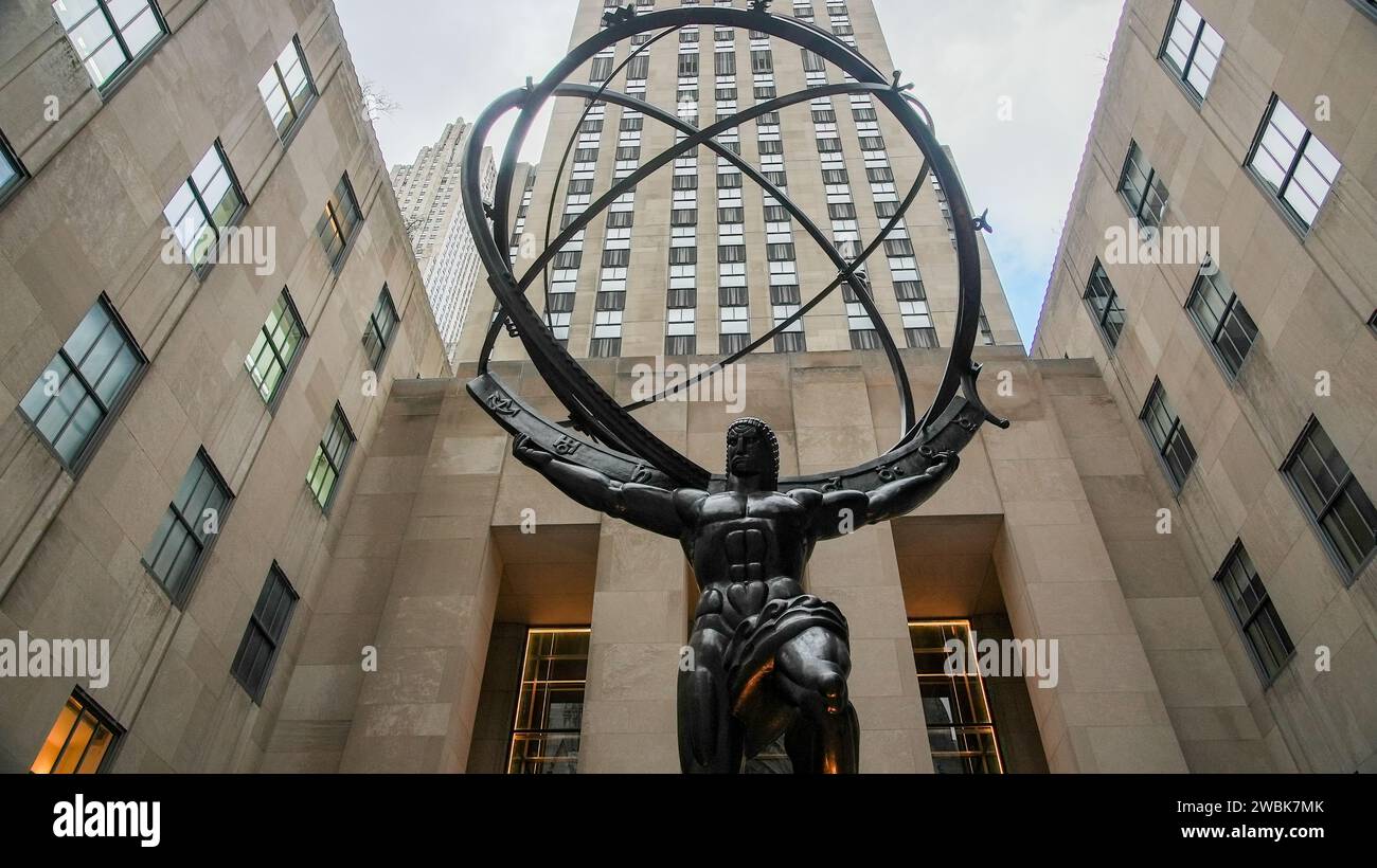Statue of atlas holding globe hi-res stock photography and images - Alamy