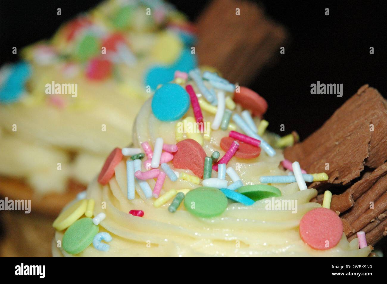 Cupcakes iced to look like ice cream with flake Stock Photo - Alamy