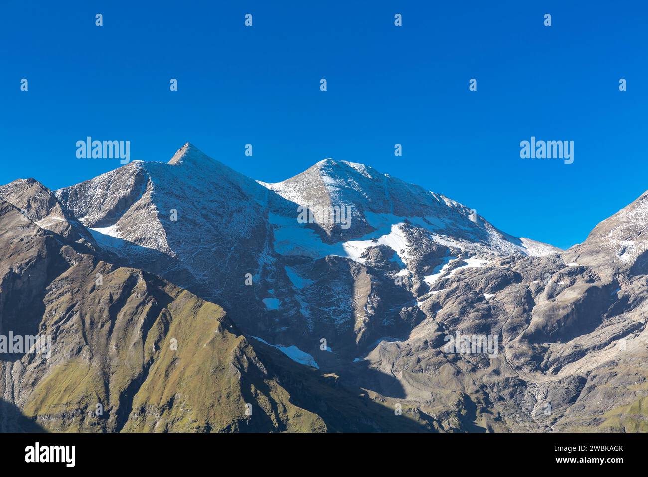 Three thousand metre peak hi-res stock photography and images - Alamy
