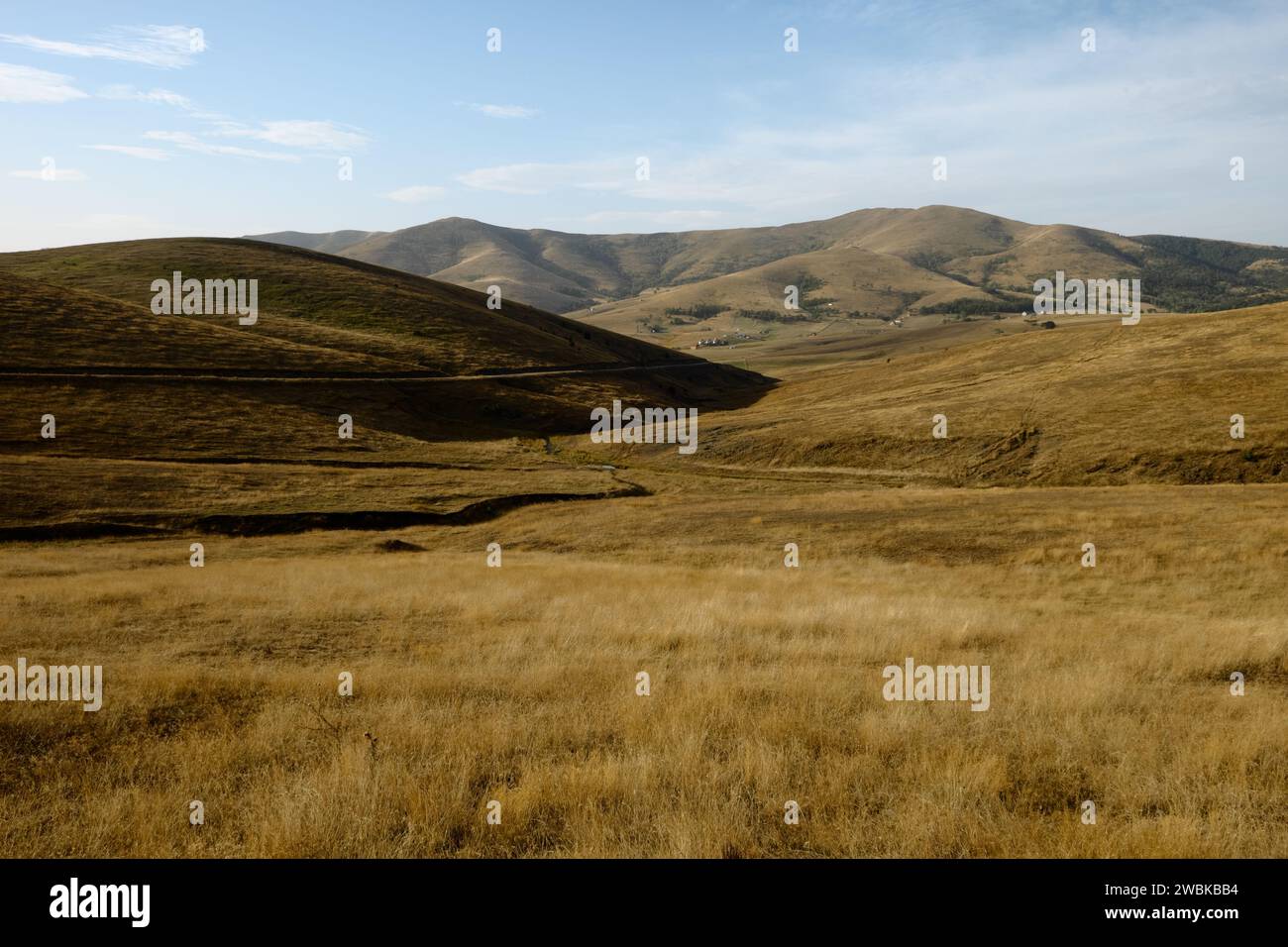Undulating mountain landscape hi-res stock photography and images - Alamy
