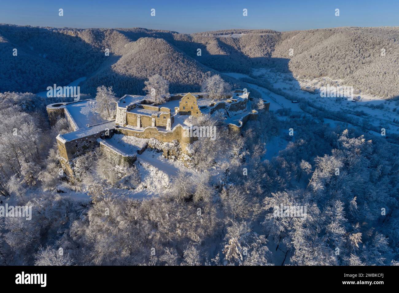 Germany, Baden-Württemberg, Urach, snow-covered castle ruins of ...