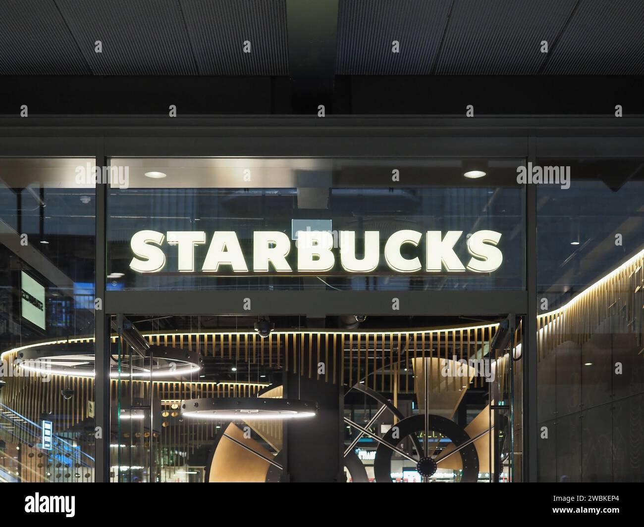 Starbucks storefront hi-res stock photography and images - Alamy