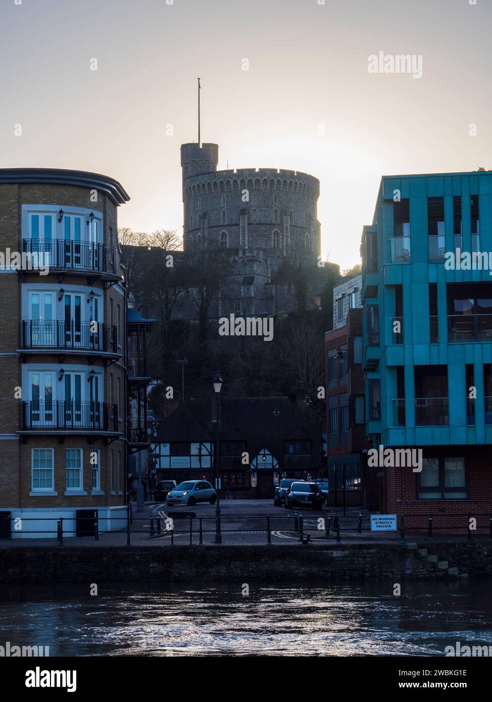 Windsor castle round tower hi-res stock photography and images - Alamy