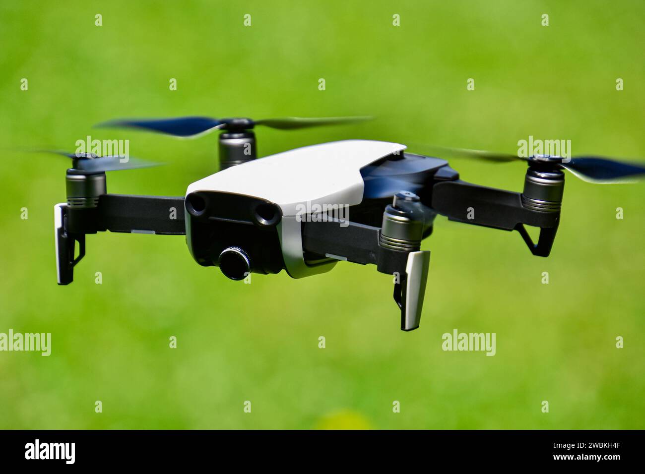 Aerial close up zoom flying hi-res stock photography and images - Alamy