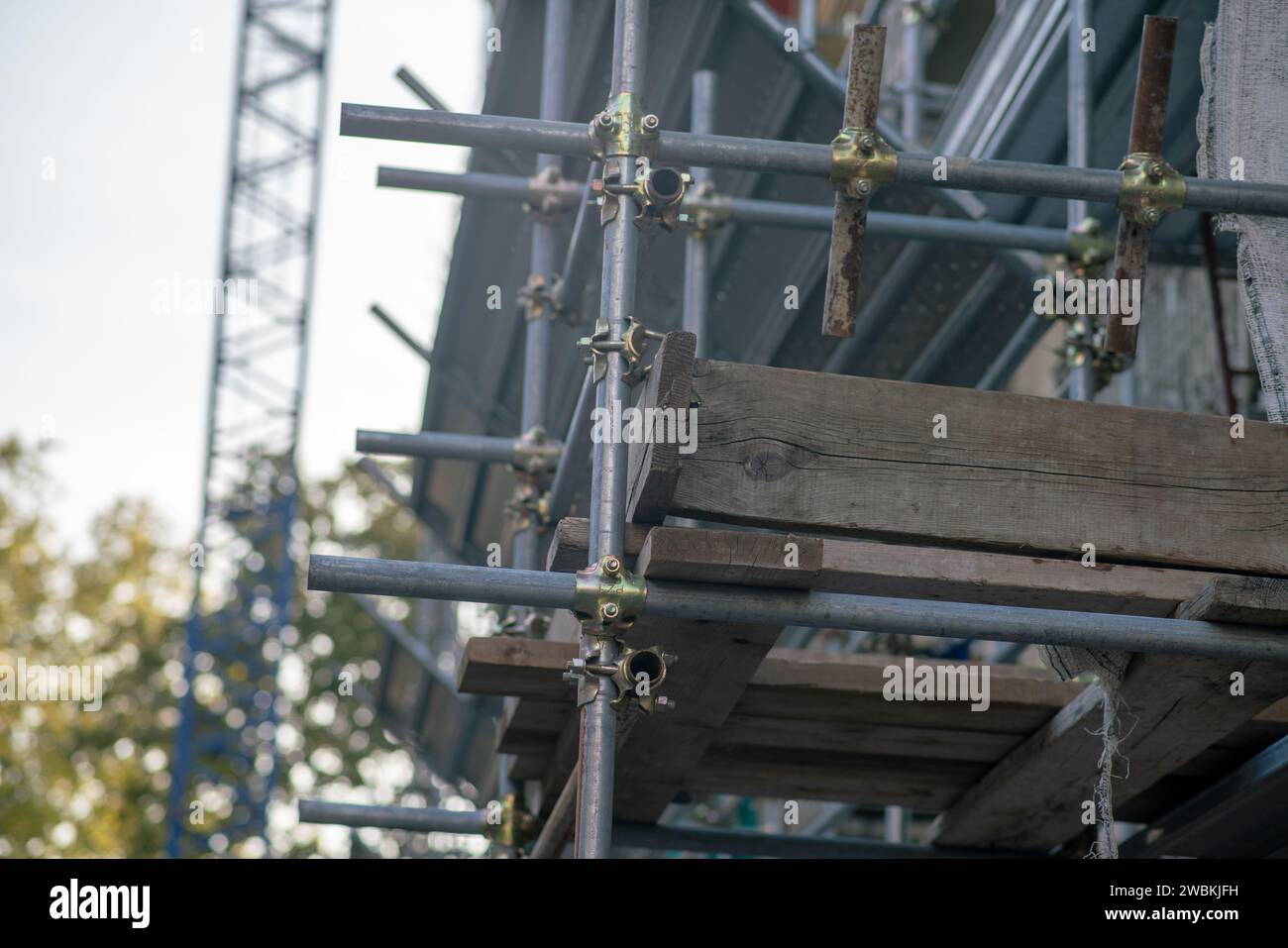 buildings: in construction, the scaffolding is safe if made according ...