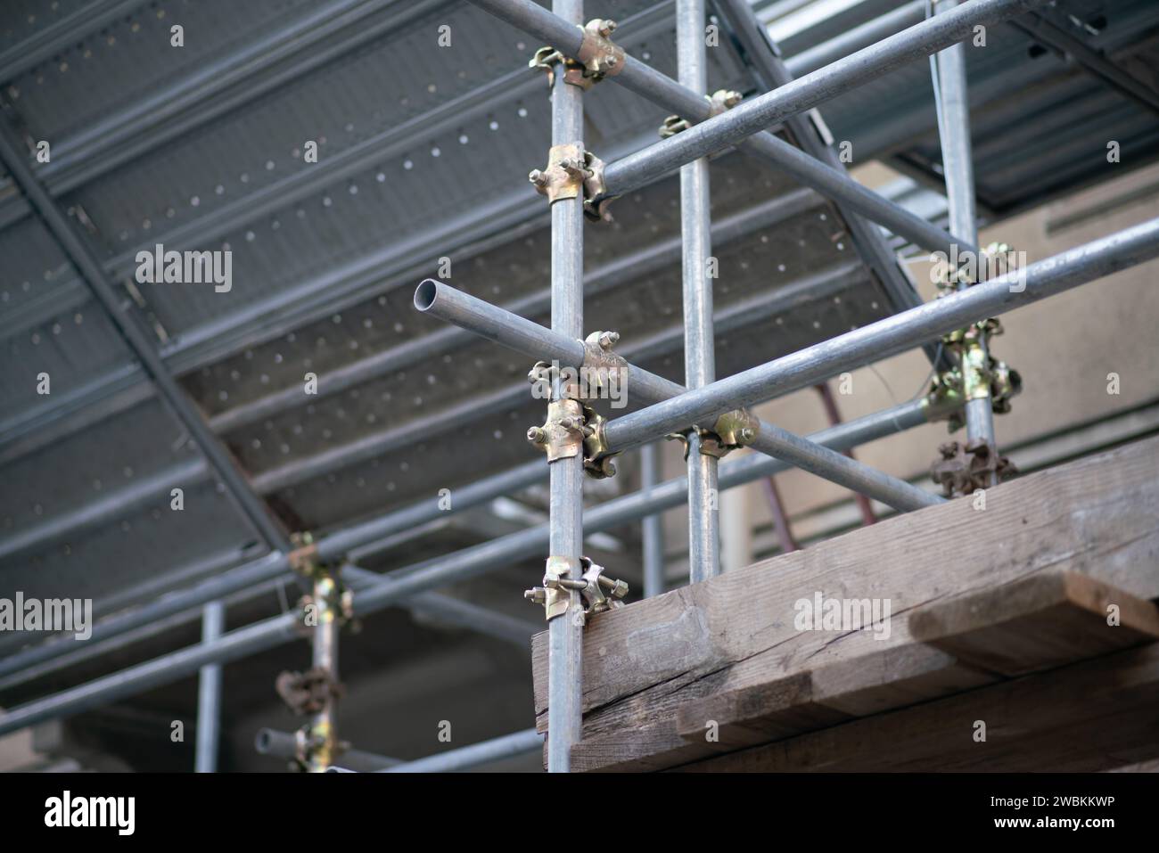 buildings: in construction, the scaffolding is safe if made according ...