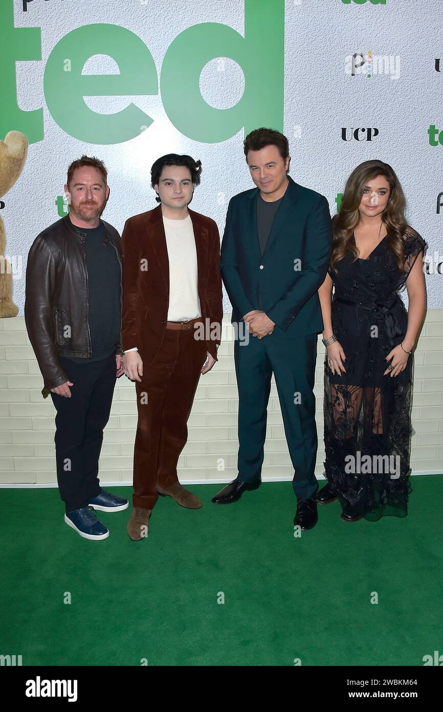 Scott Grimes, Max Burkholder, Seth MacFarlane und Giorgia Whigham bei der Premiere der Peacock ...