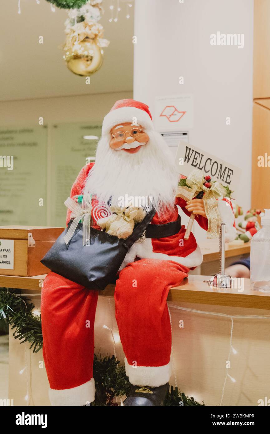 Santa Claus statues sitting on the bench Stock Photo - Alamy