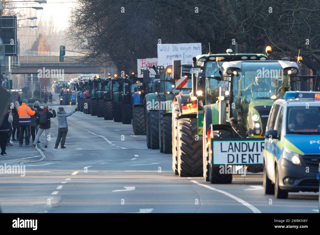 Bauern-Protest 11.01.2024 Traktor Konvoi Korso Kundgebung Demonstration ...