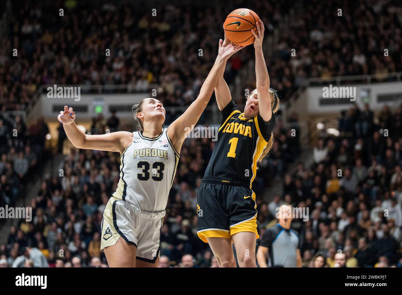 West Lafayette, Indiana, USA. 10th Jan, 2024. MADISON LAYDEN (33) and ...
