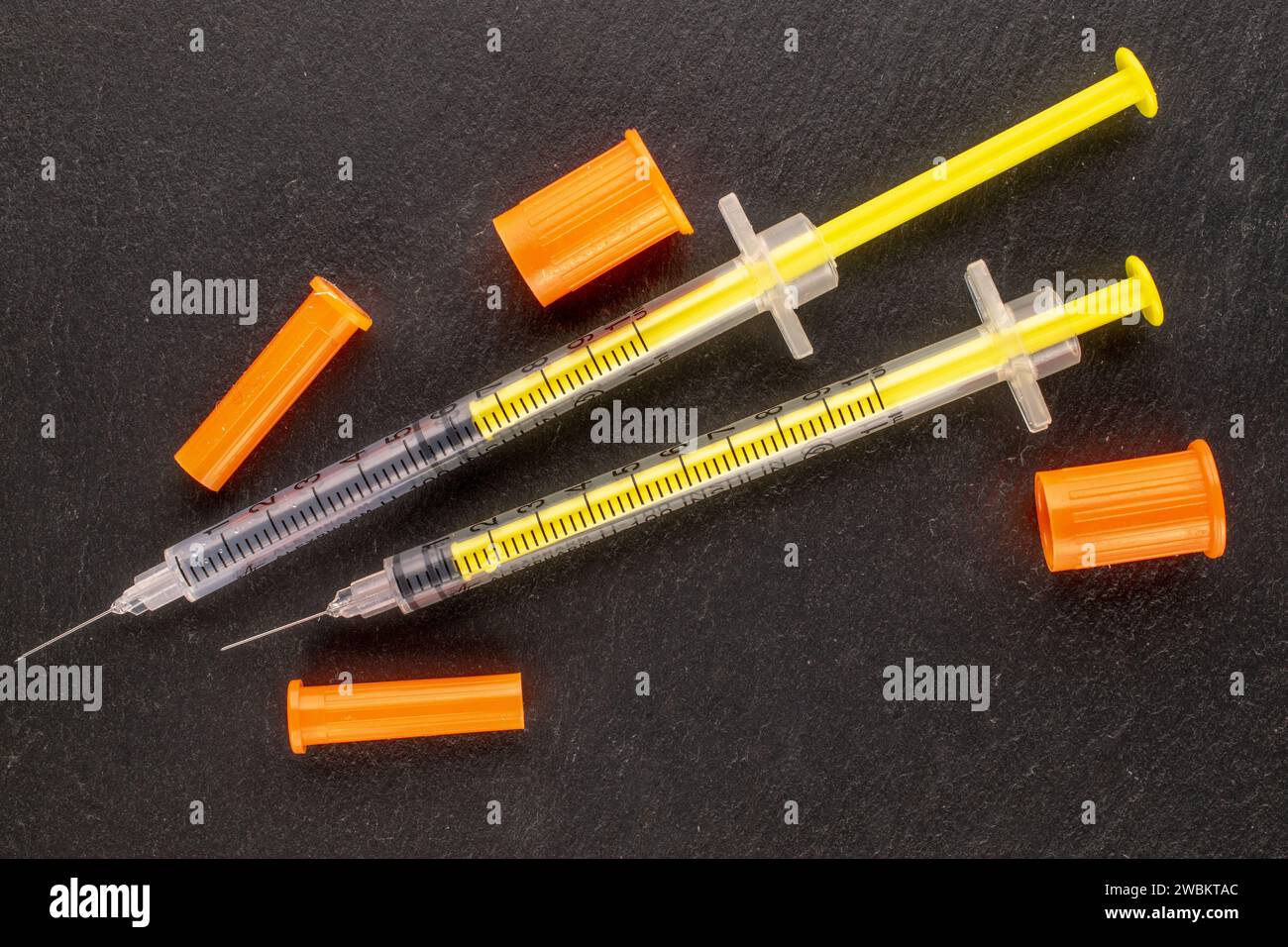 Syringe vector hi-res stock photography and images - Alamy