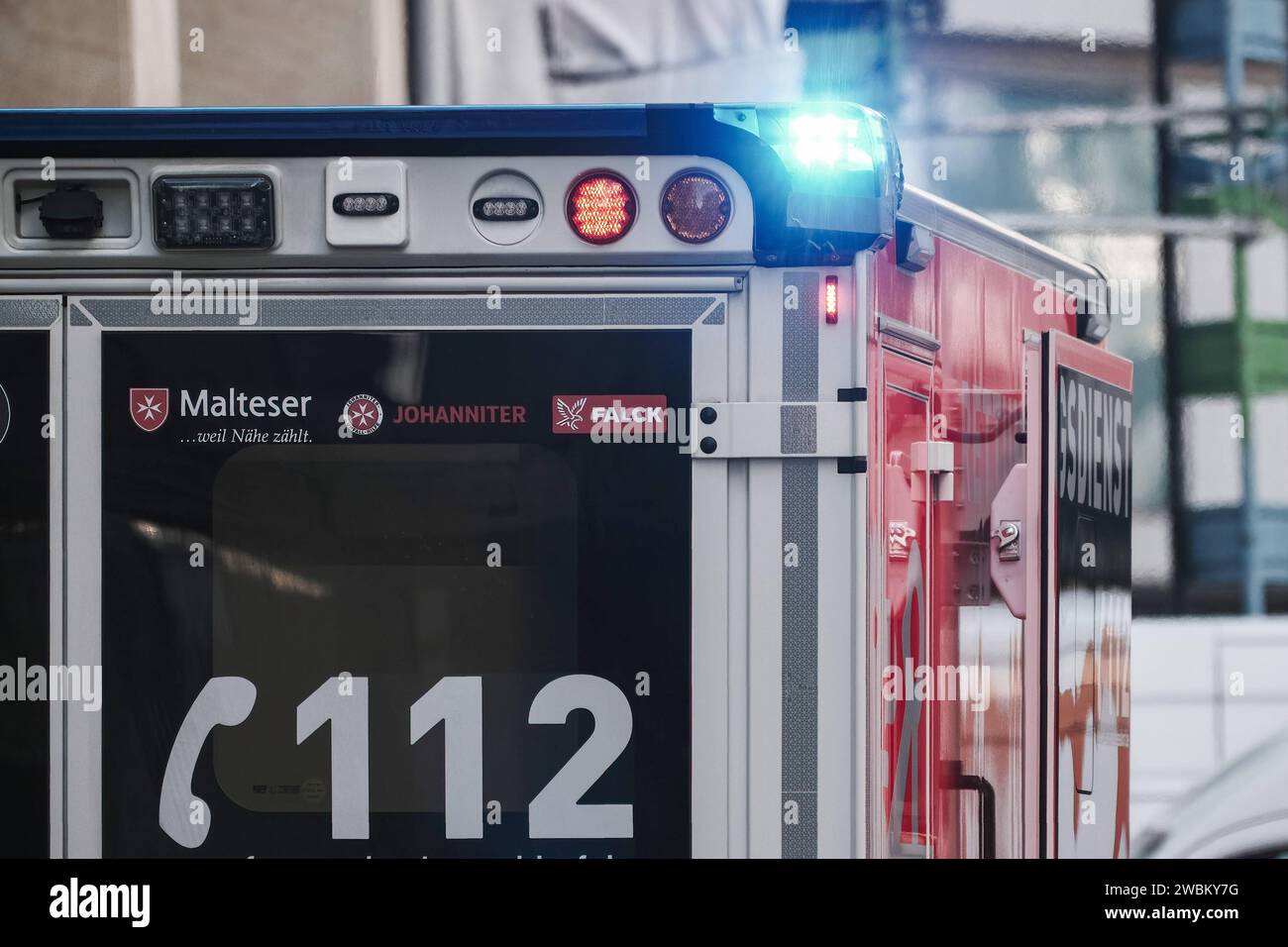 Düsseldorf 11.01.2024 Rettungswagen Rettungsdienst ...