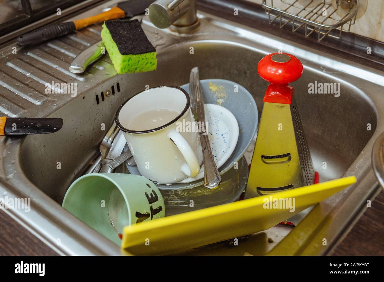 dirty dishes in sink Stock Photo - Alamy