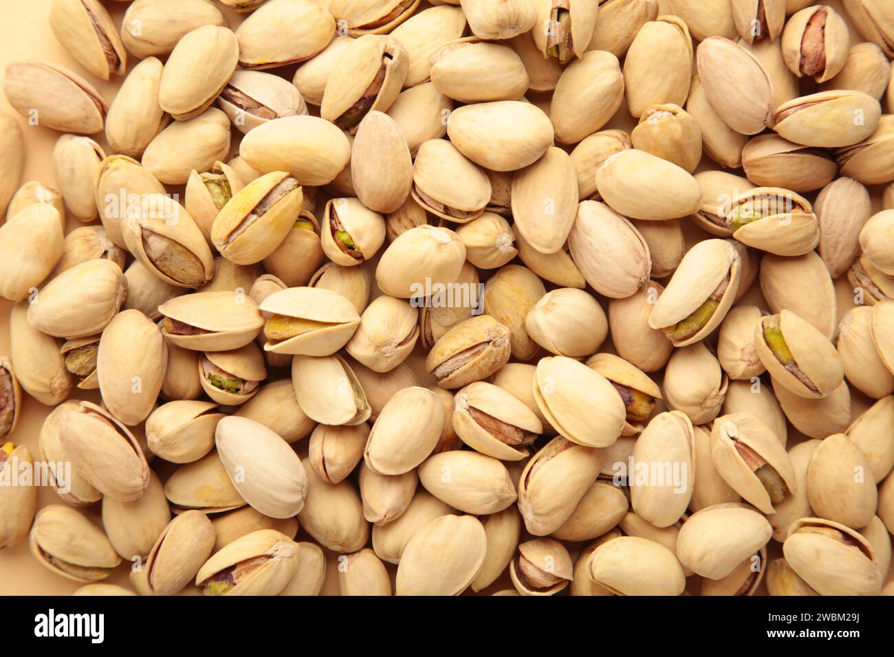Pistachio background. Green fresh pistachios as texture Stock Photo - Alamy