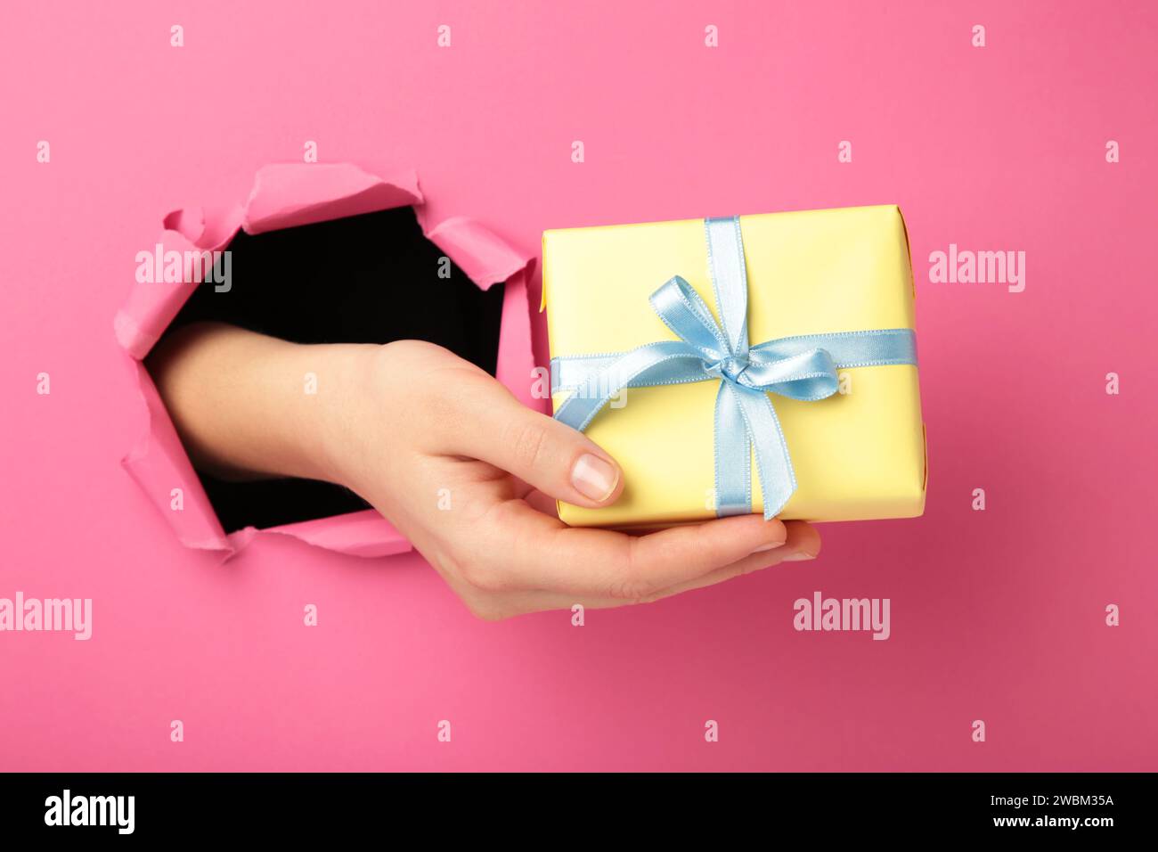 Woman hand open pink box hi-res stock photography and images - Alamy