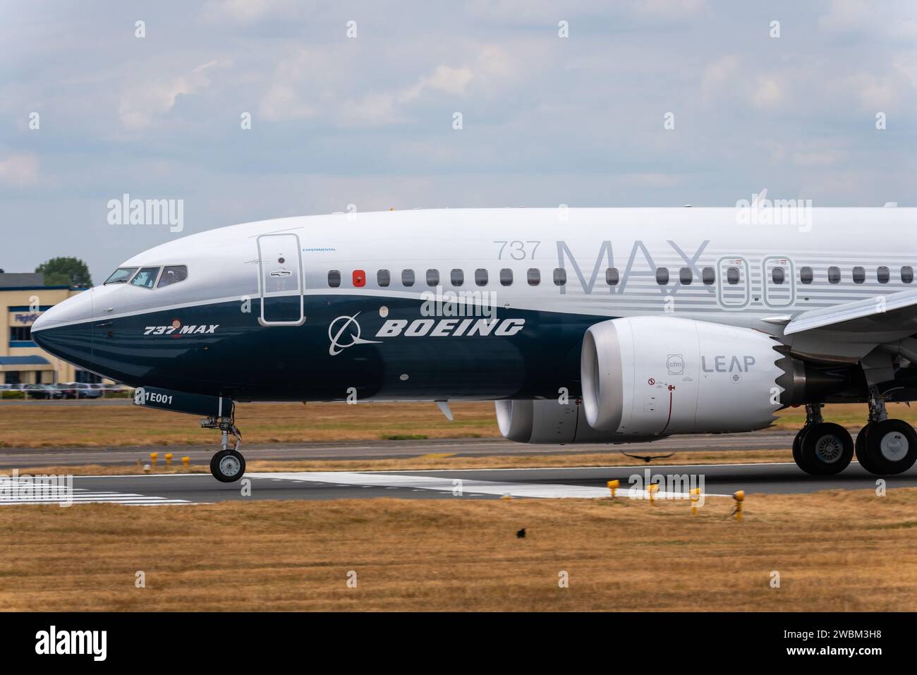 Boeing 737-7 Max 7 airliner jet plane landing at Farnborough ...
