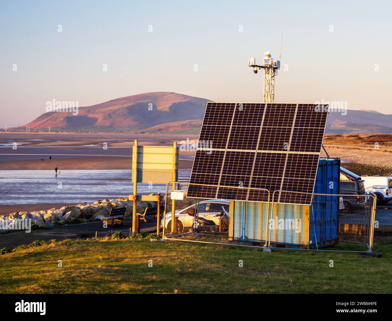 A solar powered remote sensing unit that records, tides, coastal ...