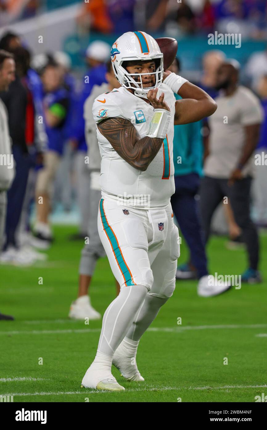 Miami Dolphins quarterback Tua Tagovailoa (1) warms up before an NFL ...