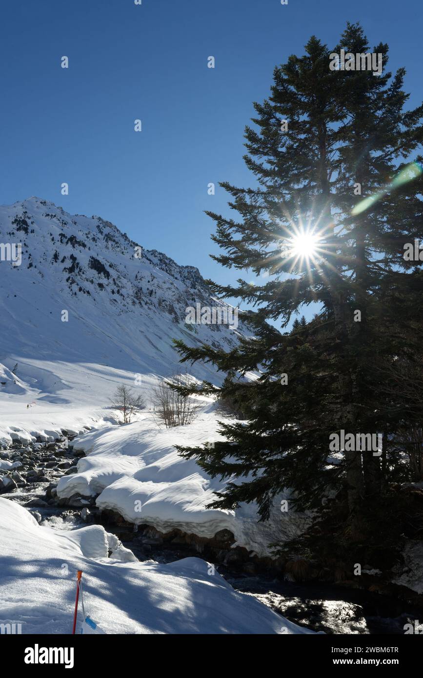 Montagne en hiver hi-res stock photography and images - Alamy