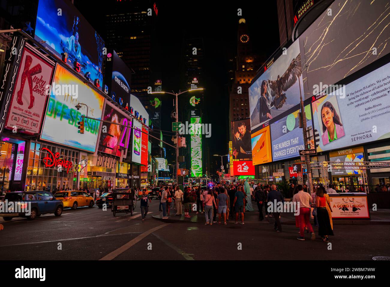 Times square billboards new york hi-res stock photography and images ...