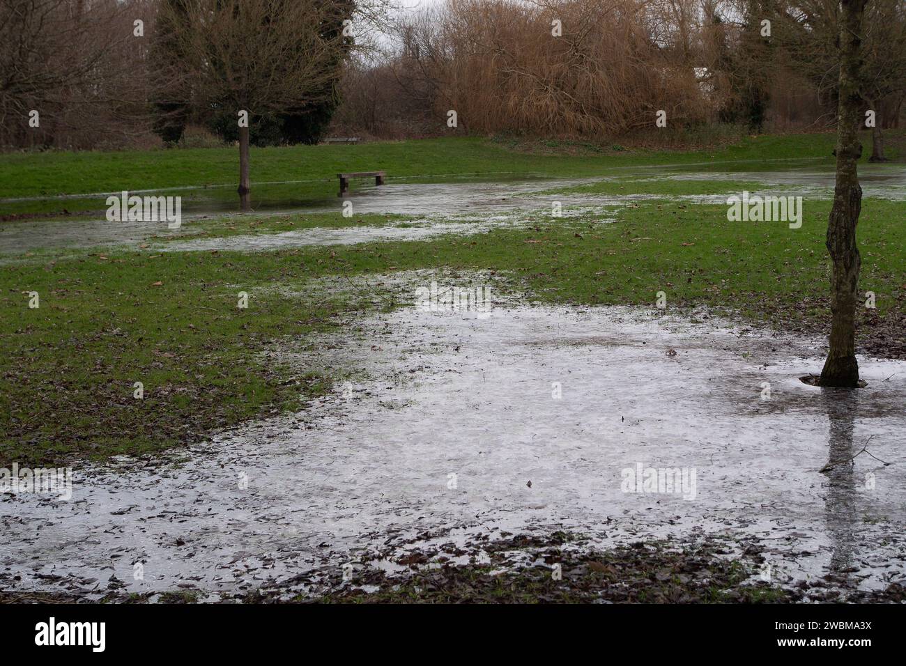Colnbrook, Slough, UK. 11th January, 2024. Floodwater turns to ice in ...