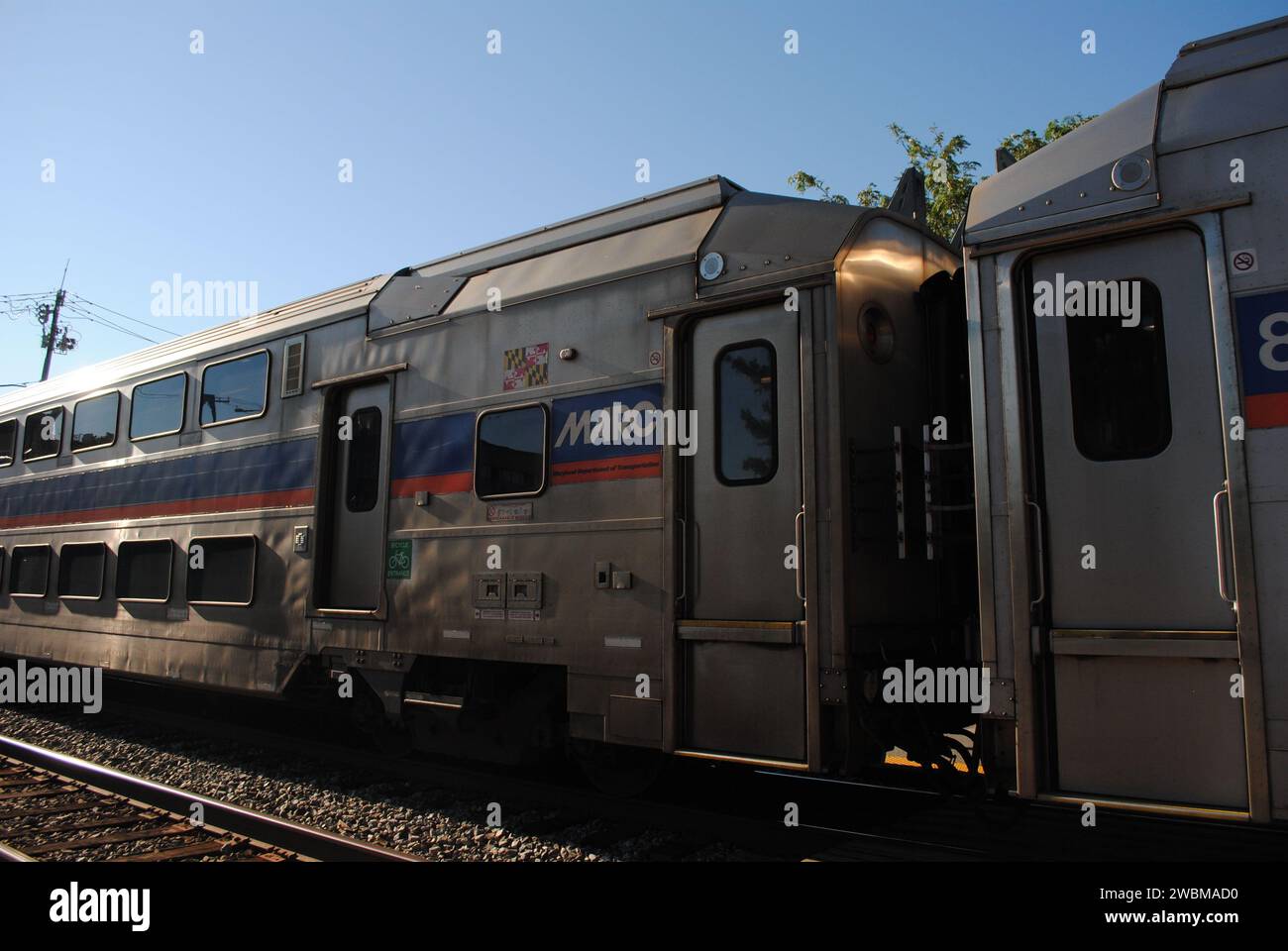 Above ground train station hi-res stock photography and images - Alamy