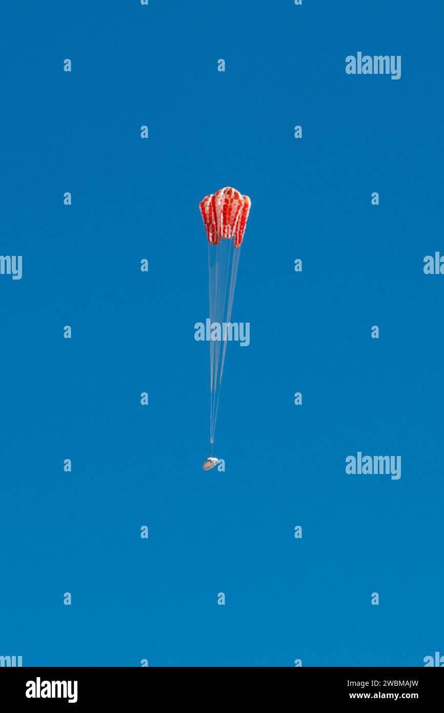 Parachute experiment hi-res stock photography and images - Alamy
