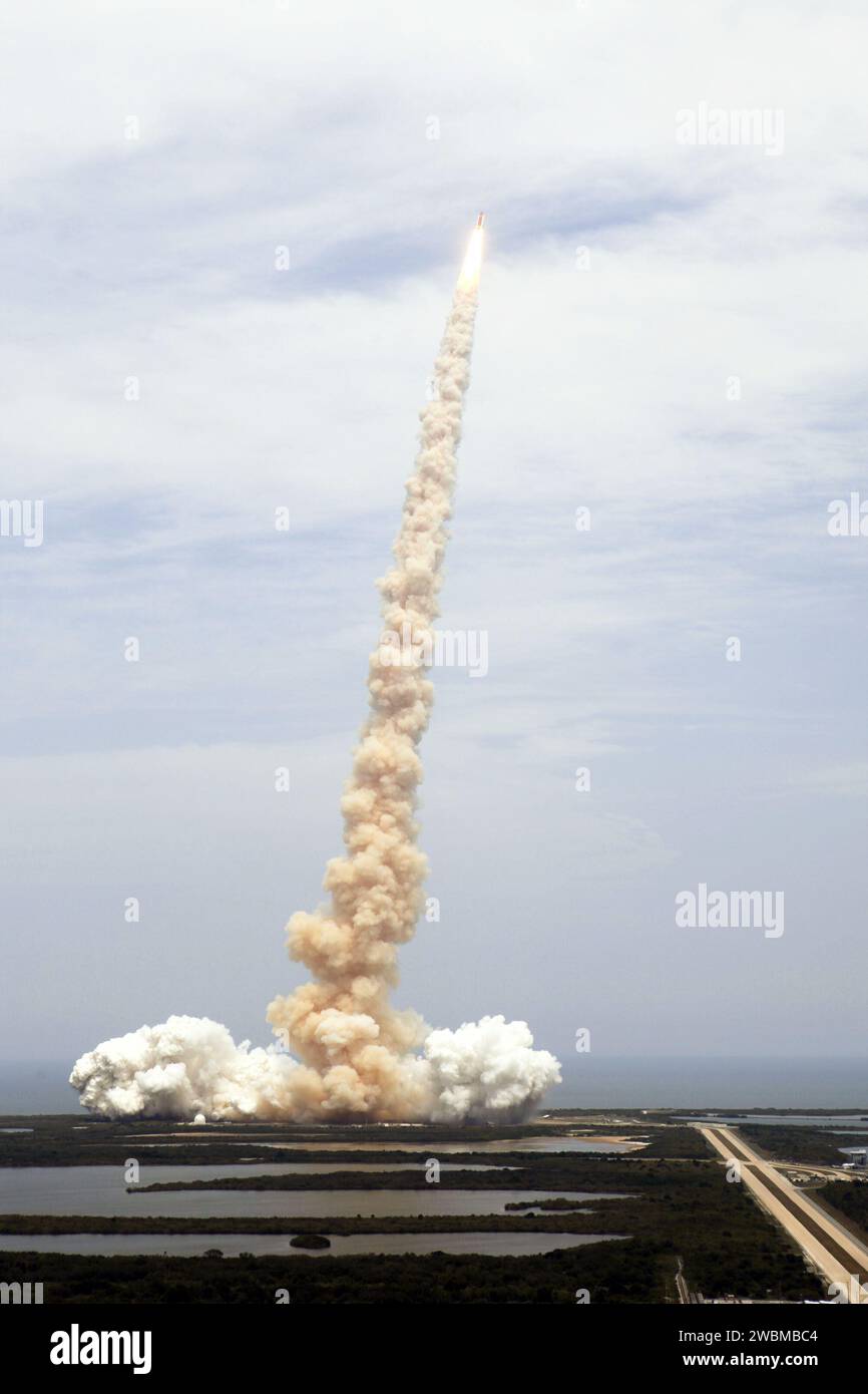 Sts 125 hi-res stock photography and images - Alamy