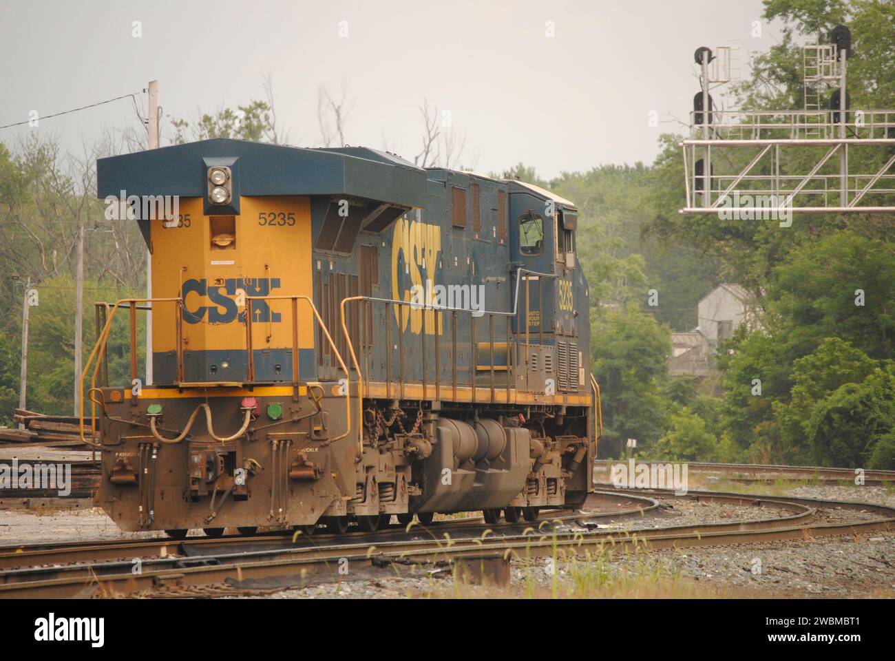 A CSX train at the Brunswick, MD train station/depot, shunting freight ...