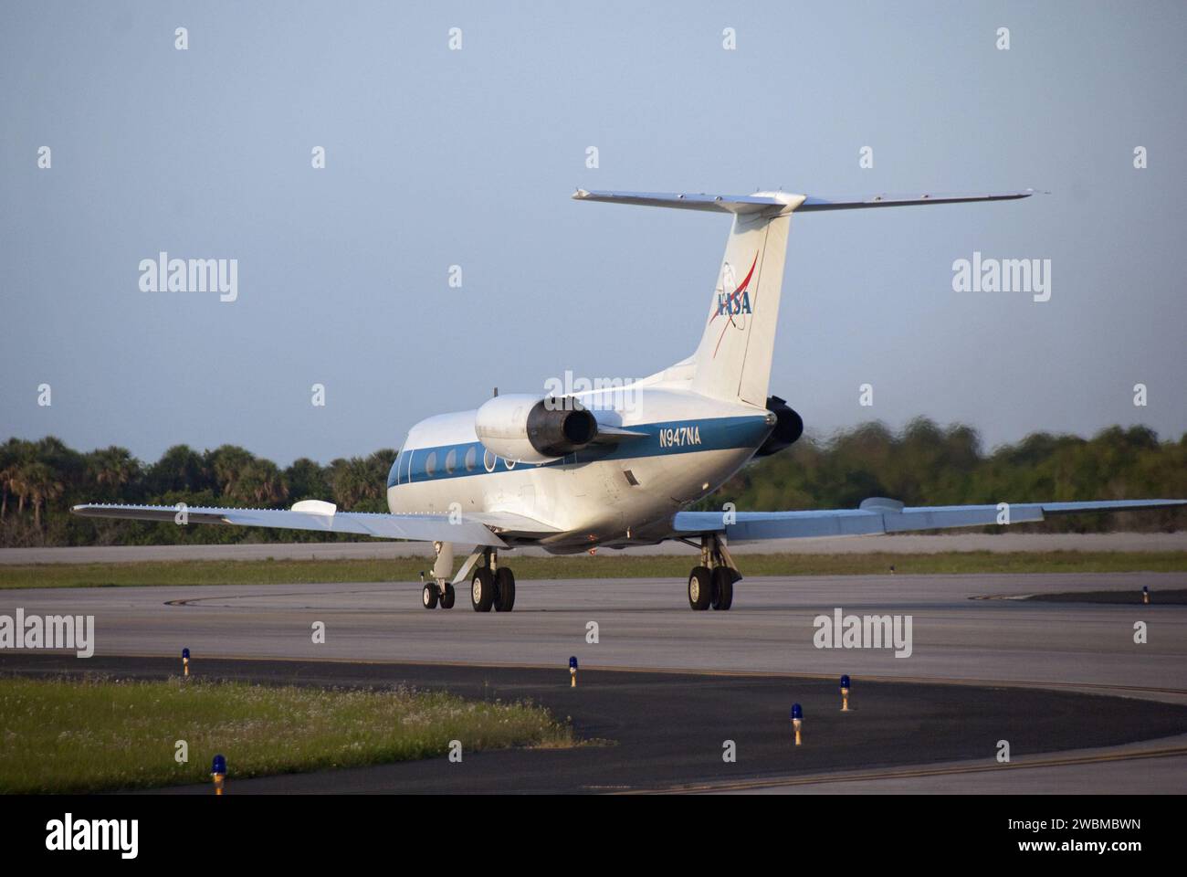 CAPE CANAVERAL, Fla. - At the Shuttle Landing Facility at NASA's ...