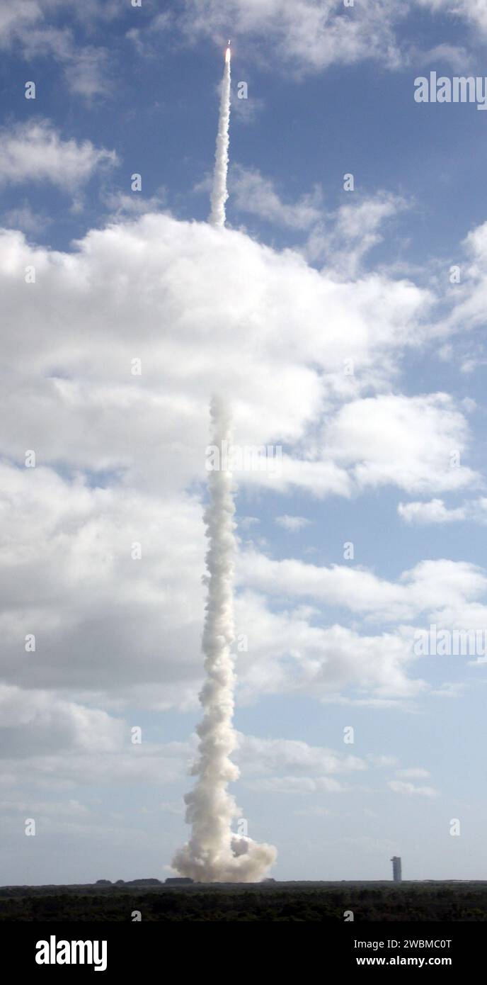 The Atlas V rocket carrying NASA's MSL spacecraft with the Curiosity ...