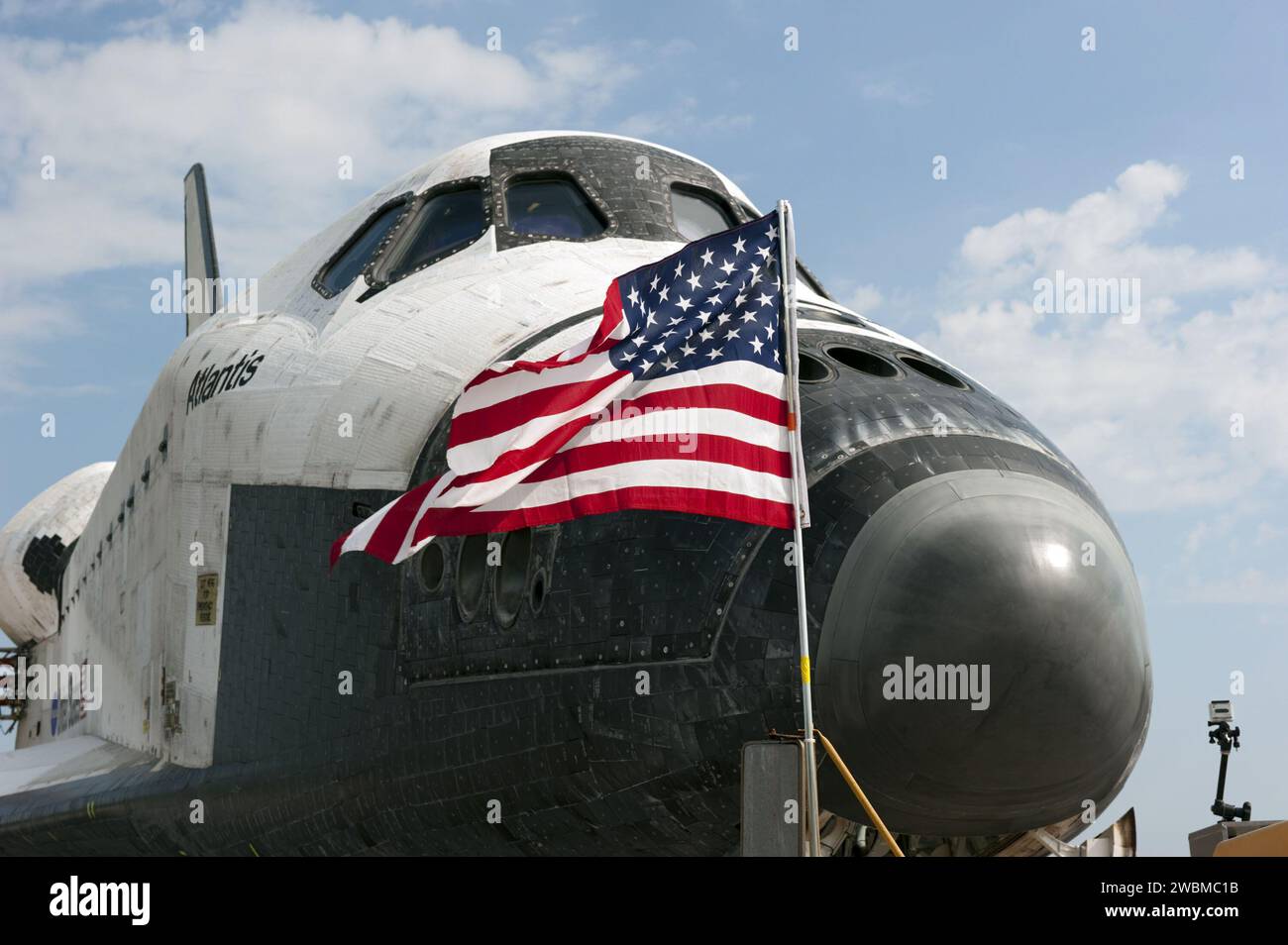 STS-135 concluded with Atlantis landing on Runway 15 at Kennedy Space ...