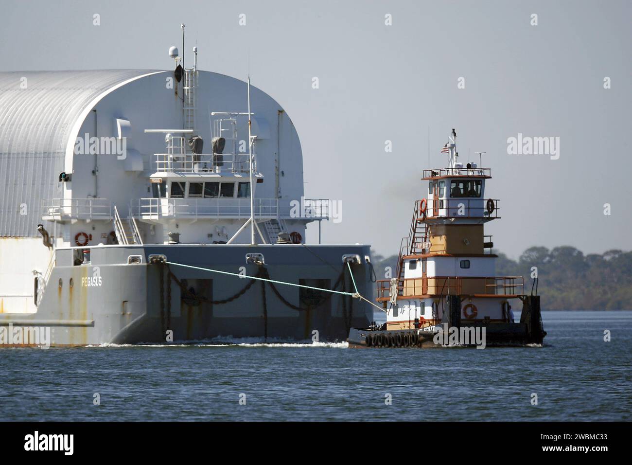 CAPE CANAVERAL, Fla. – The Pegasus barge carrying External Tank-136 ...