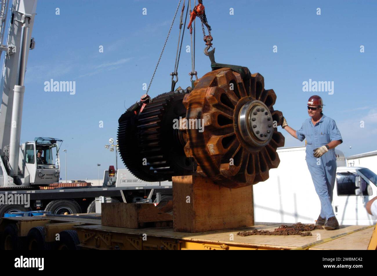Crawler belts hi-res stock photography and images - Alamy